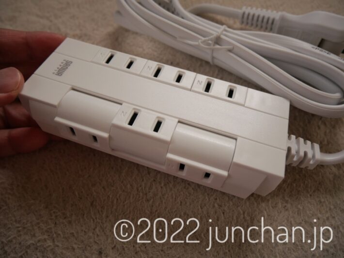 サンワサプライの電源タップ「TAP-SP2110N-2W」でサイズも形状もバラバラなアダプタがうまく収まってくれた | Drafts